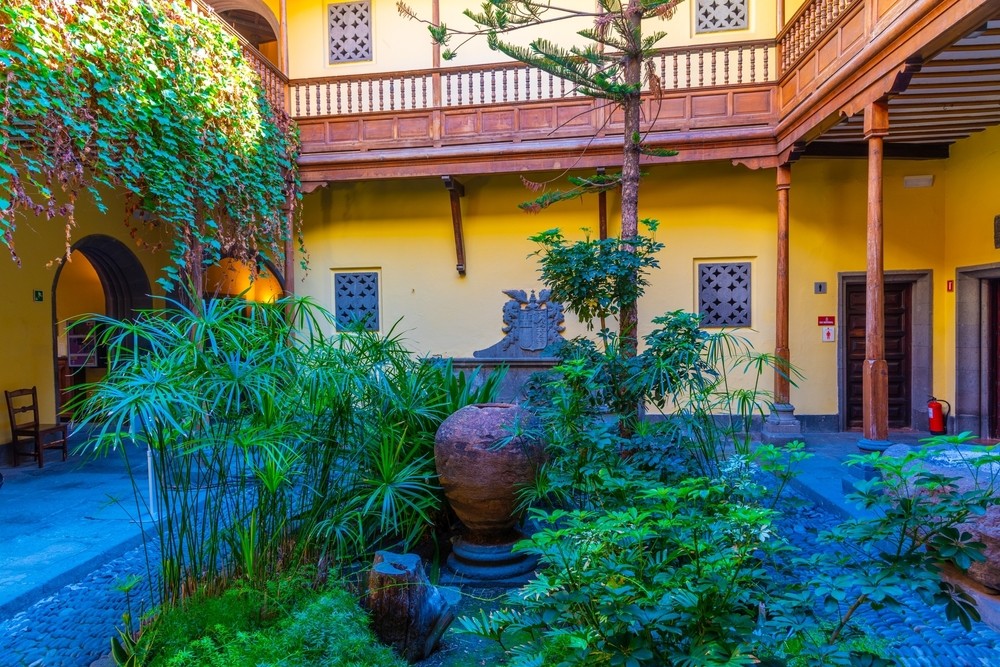 Columbus House - Visitr